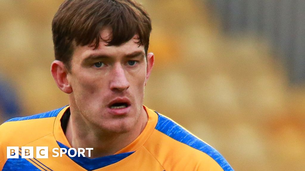 Andy Cook: Bradford City sign Mansfield Town striker on loan - BBC Sport