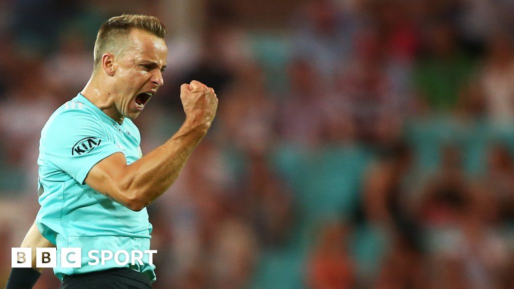 T20 Blast: Lancashire beat Yorkshire & Surrey's Tom Curran takes hat ...