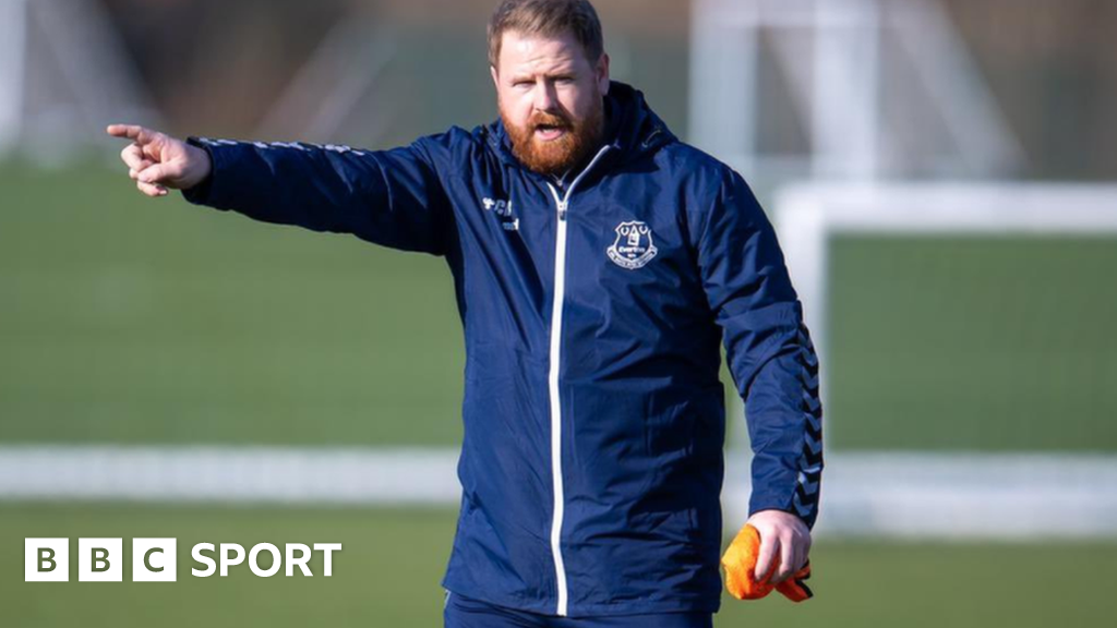 Everton interim boss Chris Roberts 'hasn't considered' permanent role ...