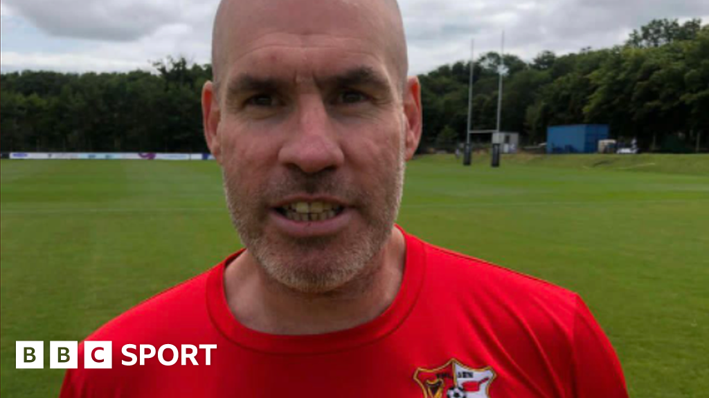Mark Davies: Ex-Swansea City defender dies while playing veterans ...