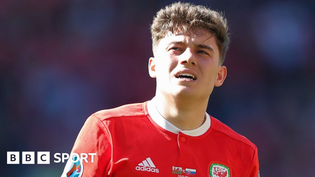 Daniel James: Swansea winger withdraws from Wales camp after father's ...