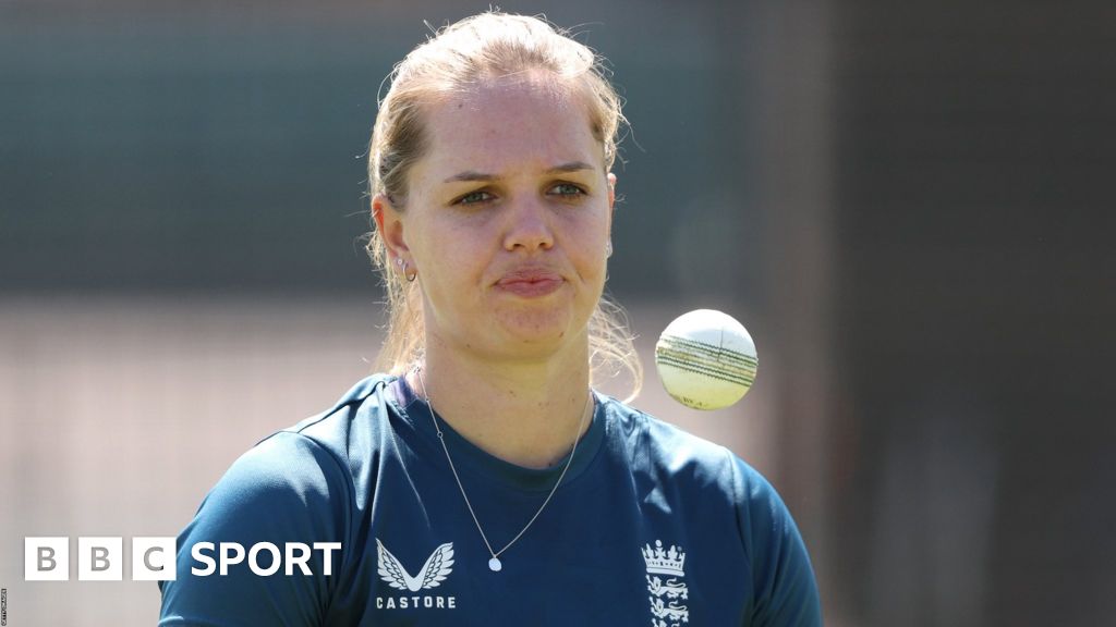 Freya Davies: England seamer joins Southern Vipers from South East ...