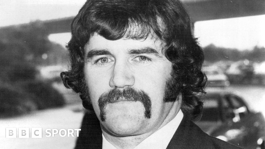 Obituary: Welsh rugby legend David Watkins - BBC Sport