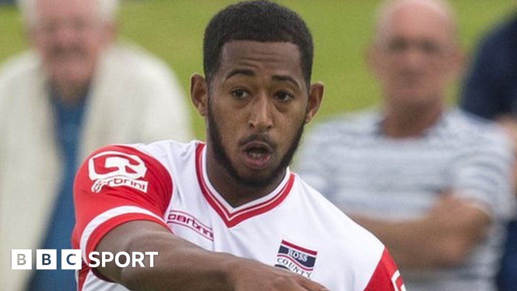 Jamie Reckord: Wrexham sign ex-Solihull defender - BBC Sport