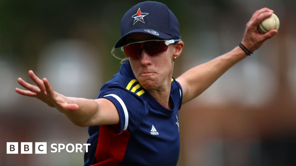 Tash Farrant: South East Stars and England bowler out for six months ...