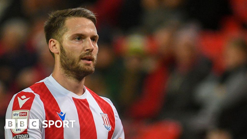 Nick Powell: Stockport County sign ex-Manchester United and Stoke City ...