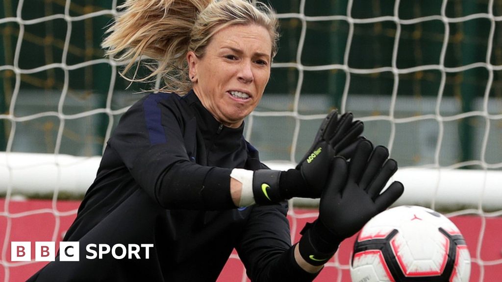 Carly Telford: England goalkeeper signs extended contract - BBC Sport