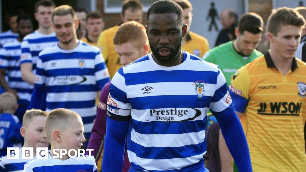 Dunstable Town: Boss raises money for squad who played for free - BBC Sport