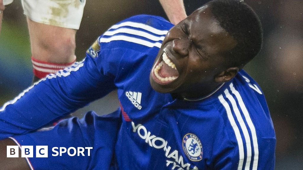 Kurt Zouma: Chelsea defender to have scan on knee injury - BBC Sport