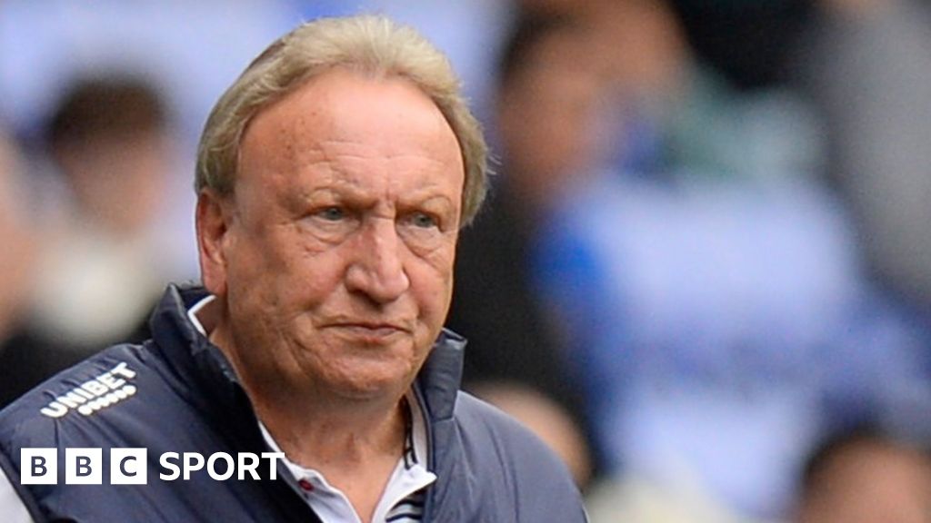 Neil Warnock: Huddersfield Town reappoint veteran as manager - BBC Sport