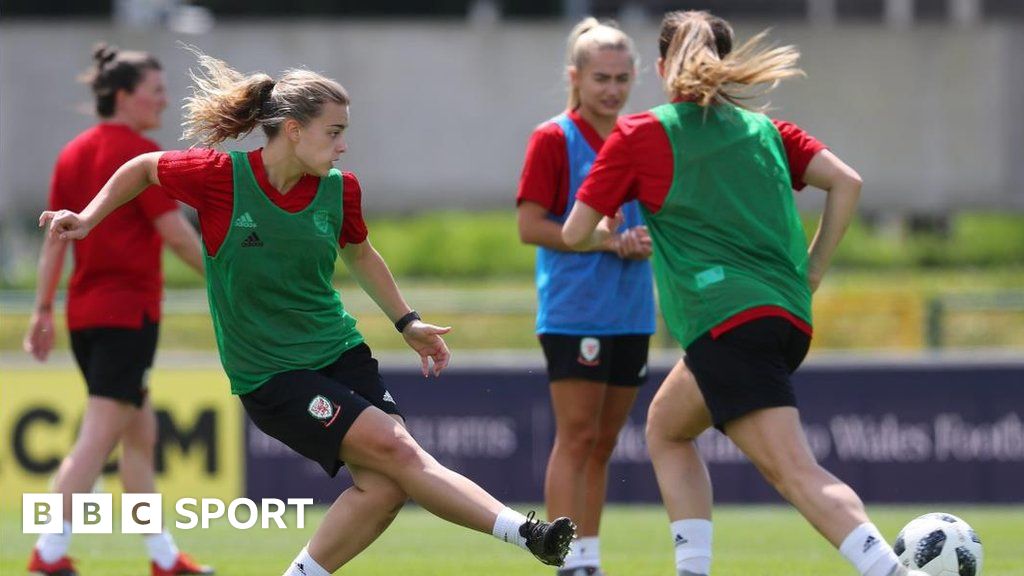 Ella Powell: Wales forward joins Charlton Athletic Women - BBC Sport