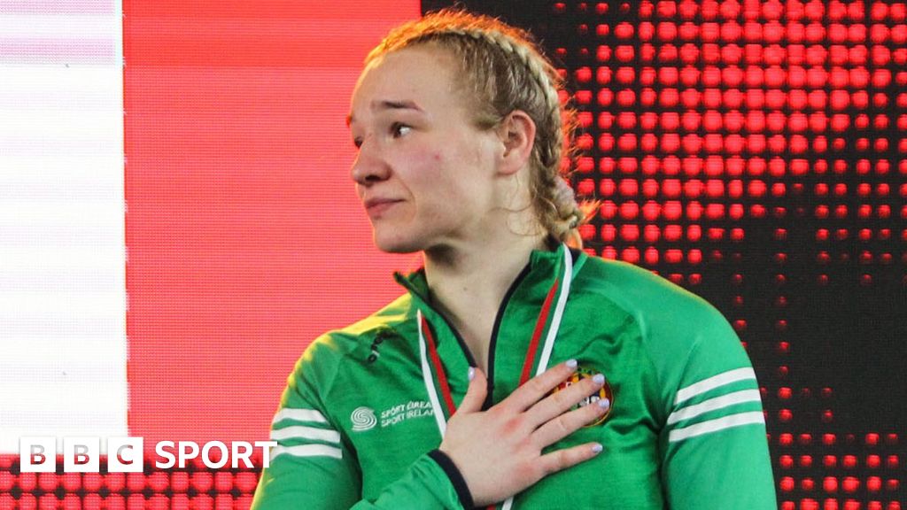 Amy Broadhurst: Irish boxer returns to form with gold in Bulgaria - BBC ...