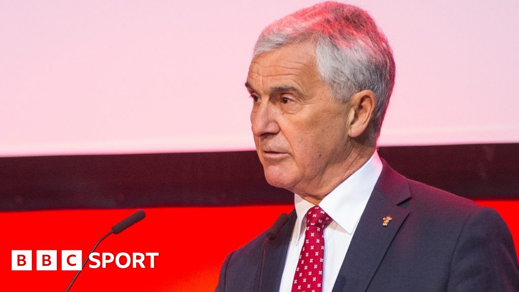 Welsh Rugby Union: Ex-chairman Davies 'cannot see' clubs blocking ...