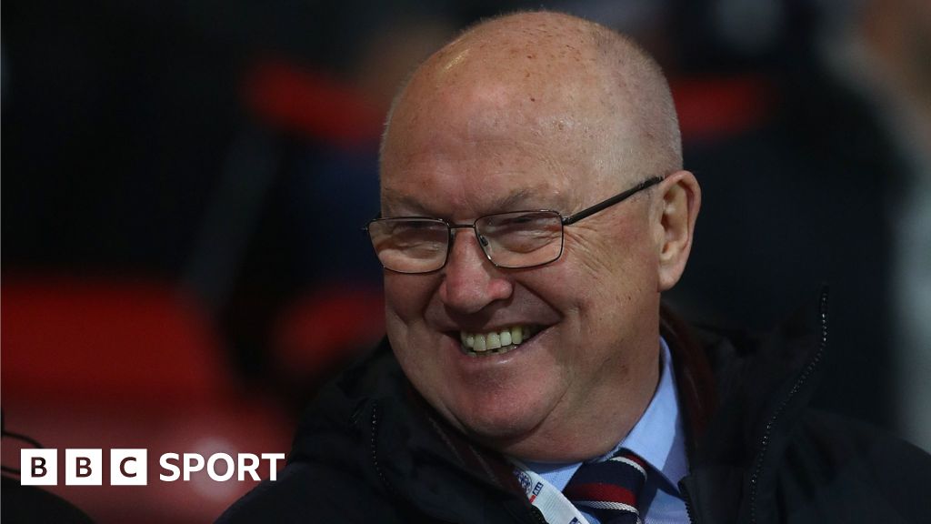 Les Reed: Former FA technical director joins Wrexham board - BBC Sport