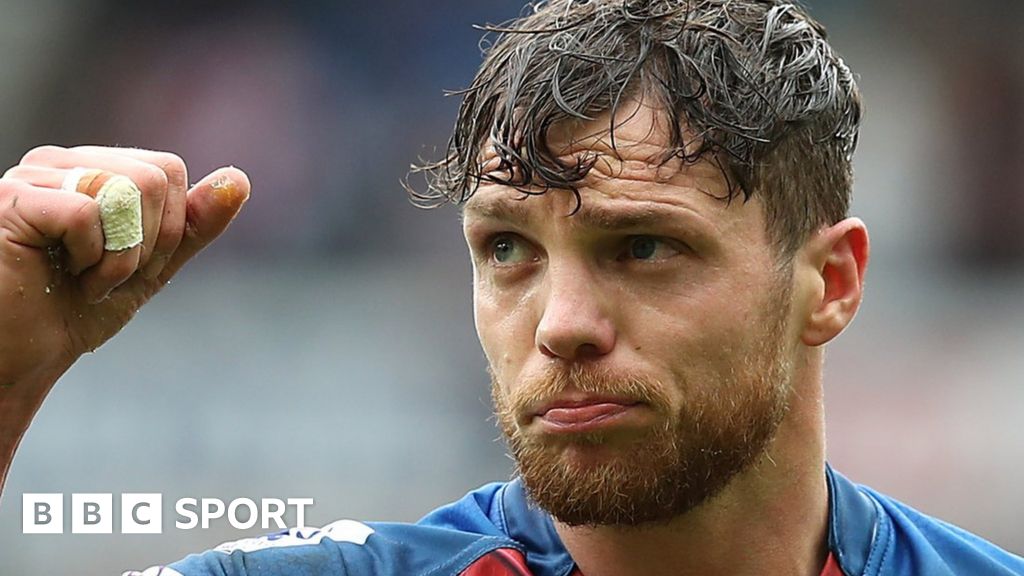 Scott Grix: Chris Chester condemns 'disgusting' abuse of Wakefield full ...