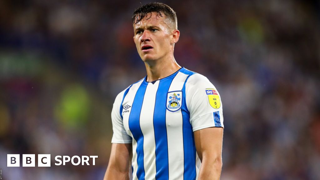Jonathan Hogg: Huddersfield Town midfielder signs new two-year contract ...