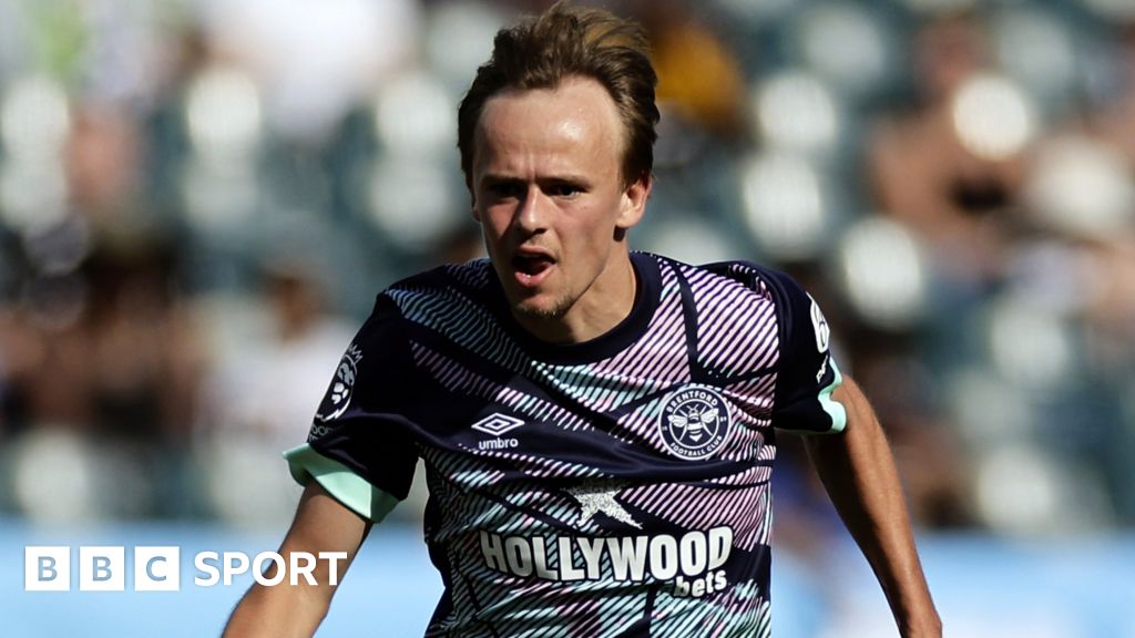 Brentford: Mikkel Damsgaard aiming to help fill Ivan Toney void - BBC Sport