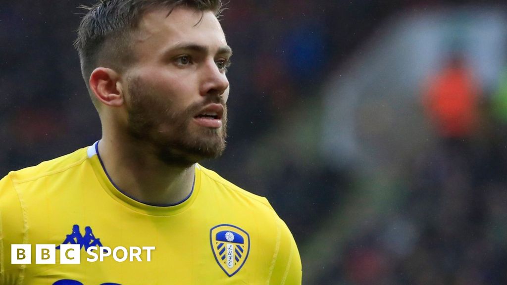 Stuart Dallas: Leeds United winger sidelined with ankle injury - BBC Sport