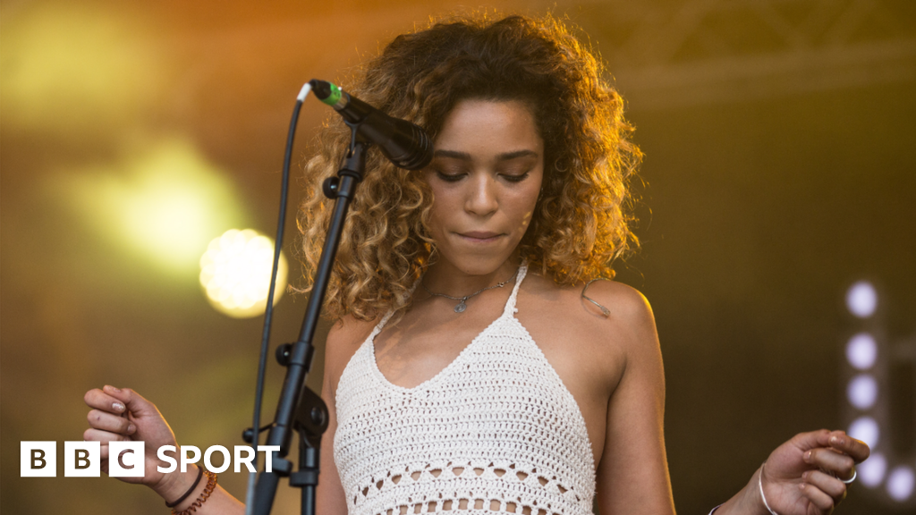 Euro 2016 BBC theme tune: Izzy Bizu performs Edith Piath's La Foule ...