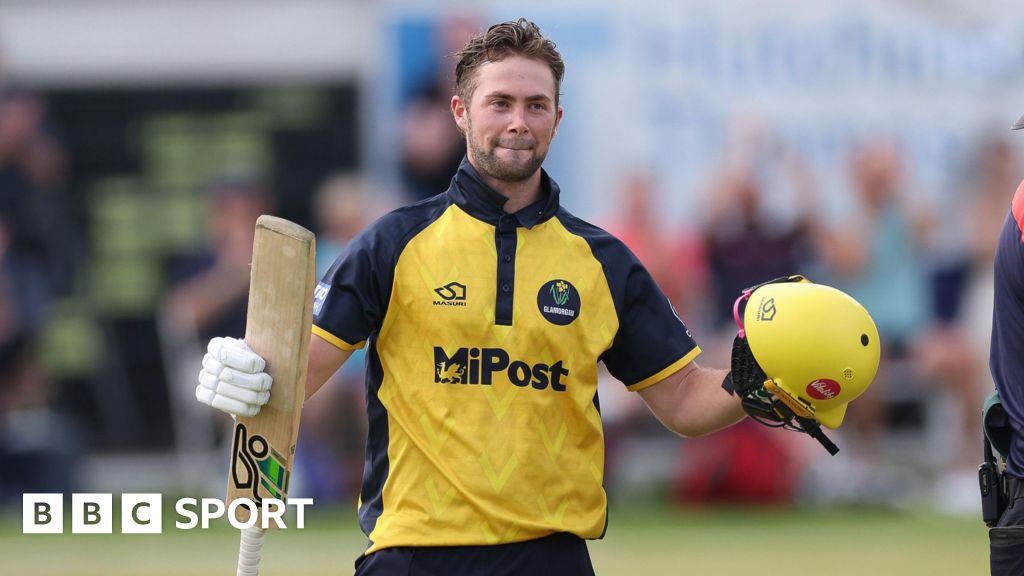 Byrom and Gorvin lead Glamorgan to third win - BBC Sport