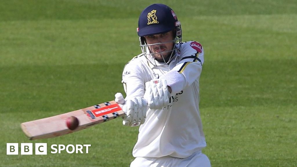Surrey-Warwickshire: Ed Barnard rescues Bears at The Oval - BBC Sport