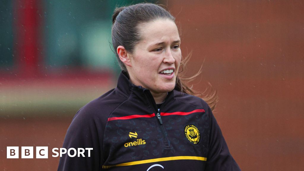 Linzi Taylor: Midfielder joins Hibs from Partick Thistle - BBC Sport
