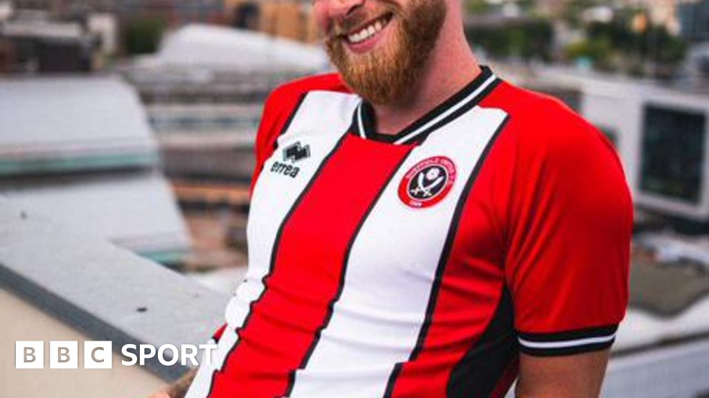 Sheff Utd unveil new home kit - BBC Sport