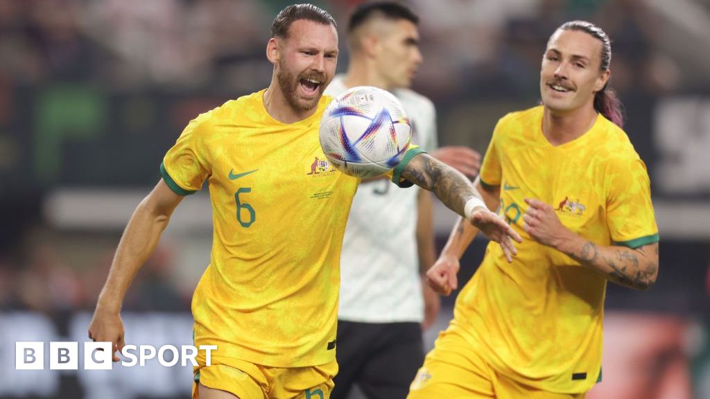 Boyle back with a bang for Australia - BBC Sport