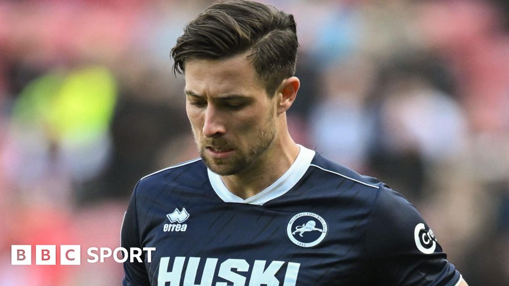 Ryan Leonard: Long-serving Millwall defender signs new deal - BBC Sport