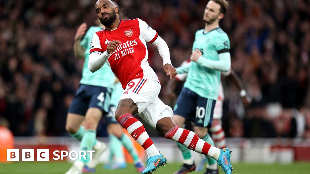 Arsenal in charge in top-four race - BBC Sport
