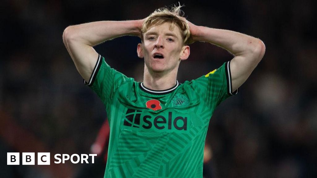 Newcastle: Gordon 'very close' to England call-up - Southgate - BBC Sport
