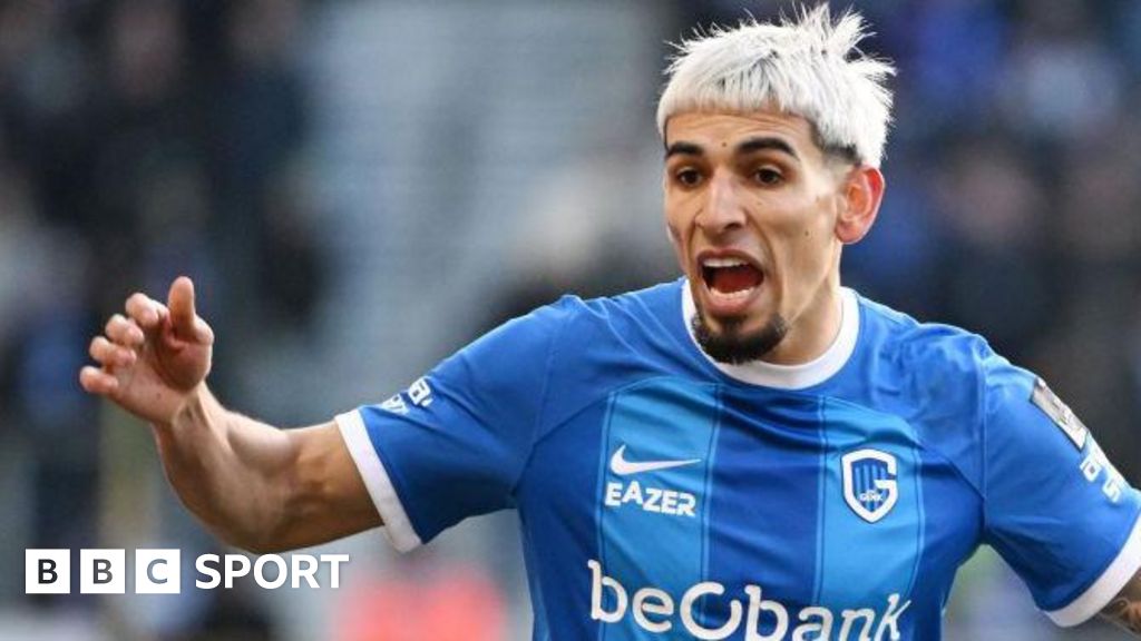 Crystal Palace hone in on Daniel Munoz - BBC Sport