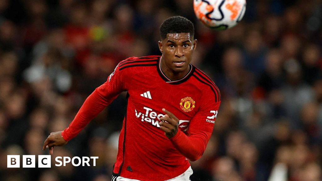 Man Utd: Marcus Rashford in central striker role 'isn't working' - BBC ...