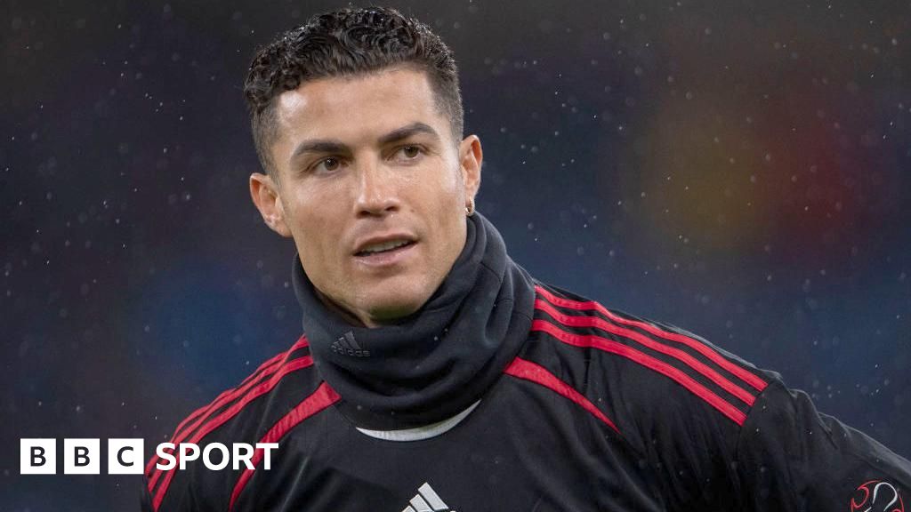Manchester United: Ronaldo is 'golden spanner in the works' - BBC Sport
