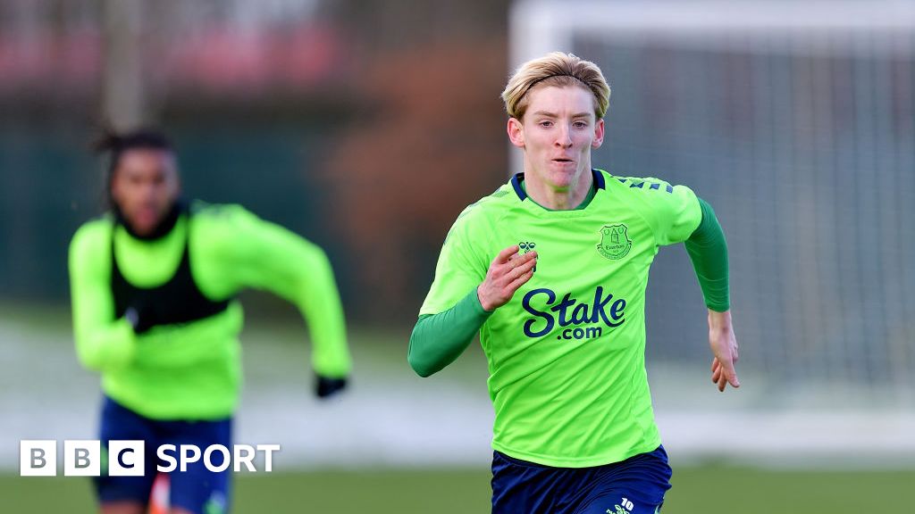 Everton: No Gordon at Finch Farm - BBC Sport