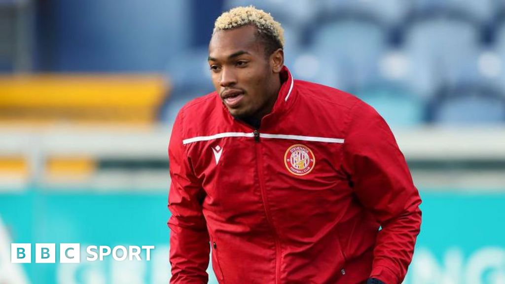 Marcus Dinanga: Bromley sign forward from Gateshead - BBC Sport