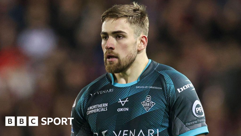 Sam Hewitt: Huddersfield Giants back-row signs new contract - BBC Sport