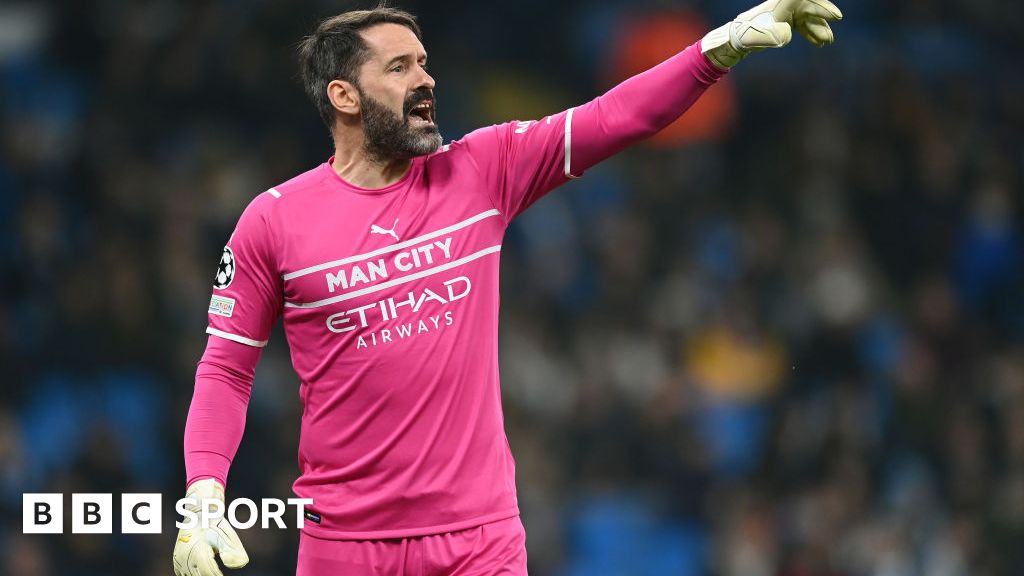 Carson signs Manchester City contract extension - BBC Sport