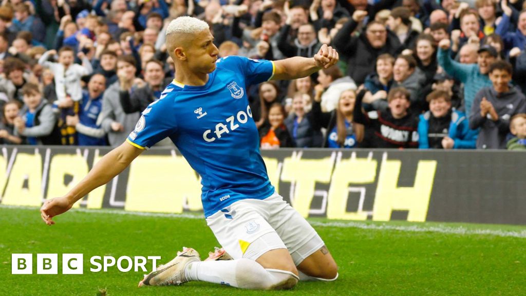 Everton: Richarlison offers 'complete striker's performance' - BBC Sport