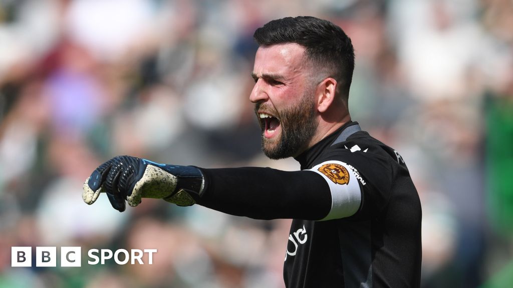 Motherwell skipper Kelly named in Scotland squad - BBC Sport