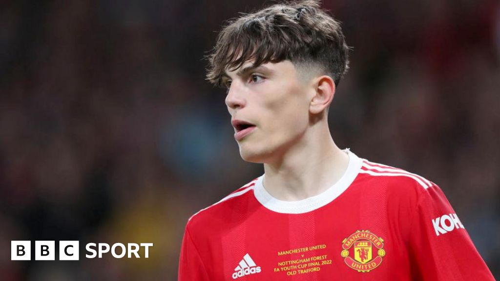 Man Utd: Garnacho snaps up two tournament awards - BBC Sport