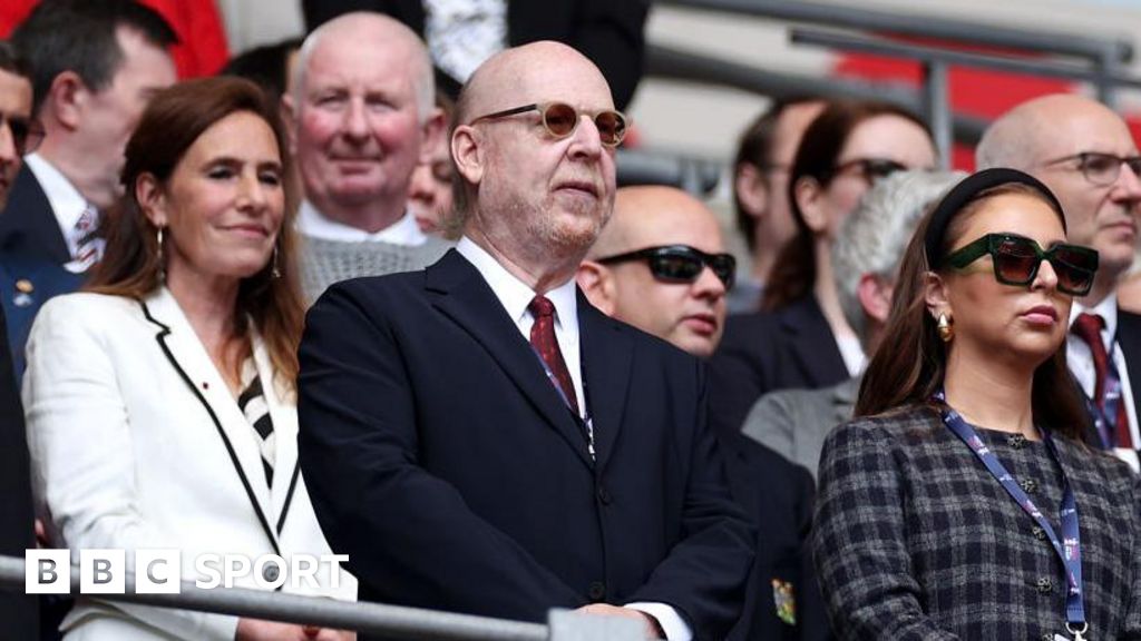 Manchester United sale: Glazer family 'genuinely don't care' - BBC Sport