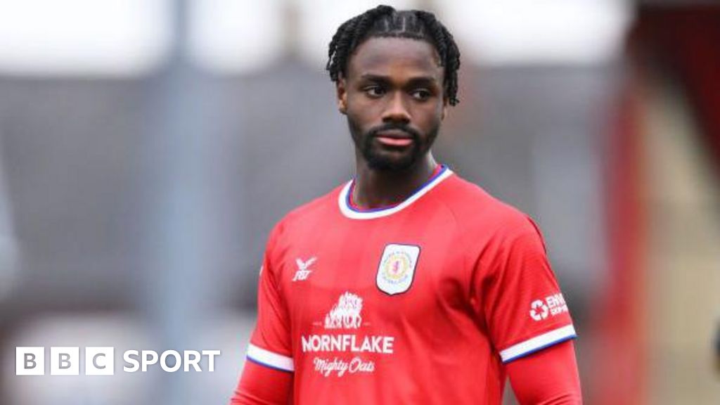 Aaron Rowe: Gillingham sign former Huddersfield Town winger - BBC Sport