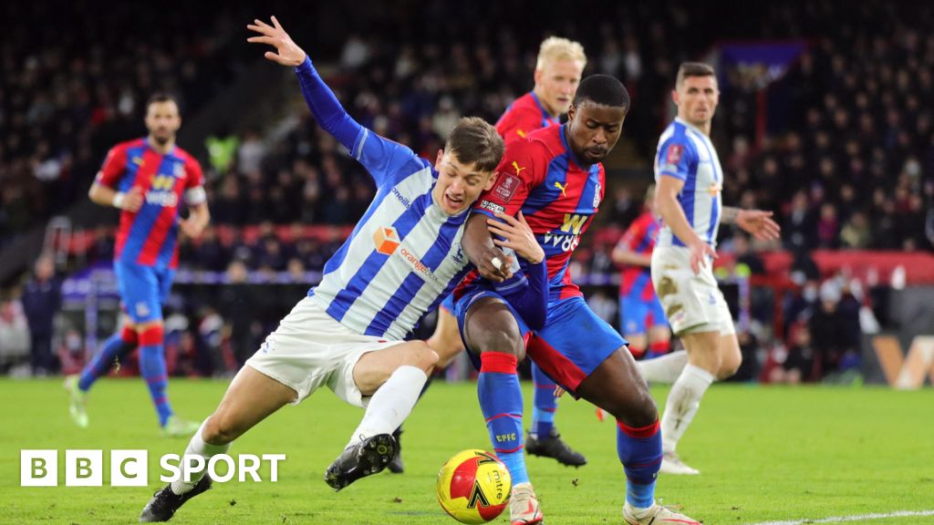 Crystal Palace stroll to comfortable win - BBC Sport