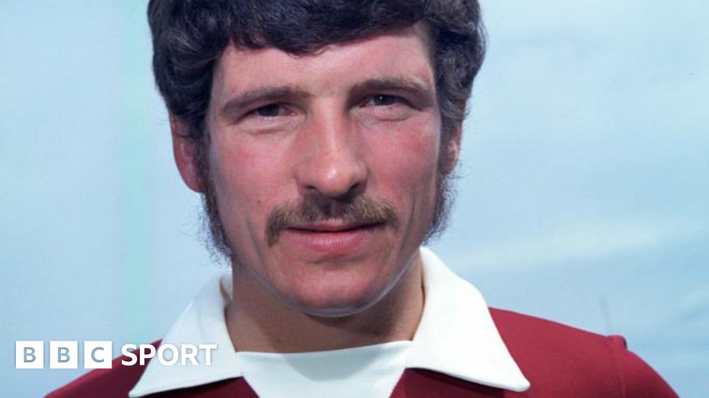 Hearts hero Drew Busby dies at 74 - BBC Sport
