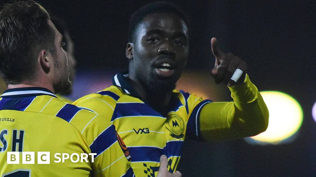 Torquay United beat Worthing 2-1 after second-half comeback - BBC Sport