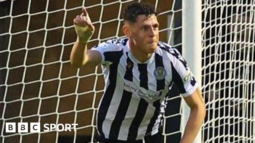 St Mirren sell James Bolton to Fleetwood Town - BBC Sport