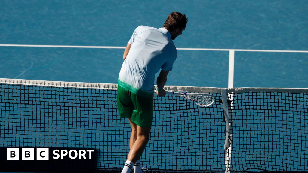 Australian Open 2025 Daniil Medvedev fined for unsportsmanlike conduct BBC Sport