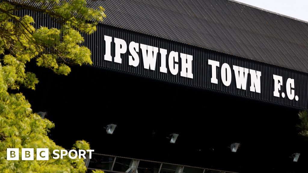 Ipswich Town news: Chairman Mike O'Leary to retire - BBC Sport