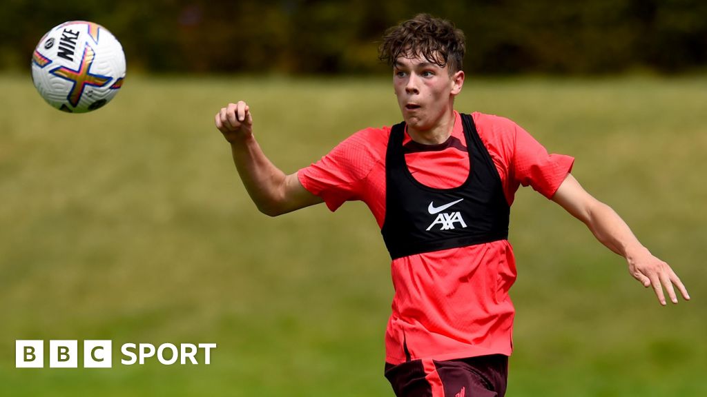 Luke Chambers: Liverpool defender extends Reds contract - BBC Sport